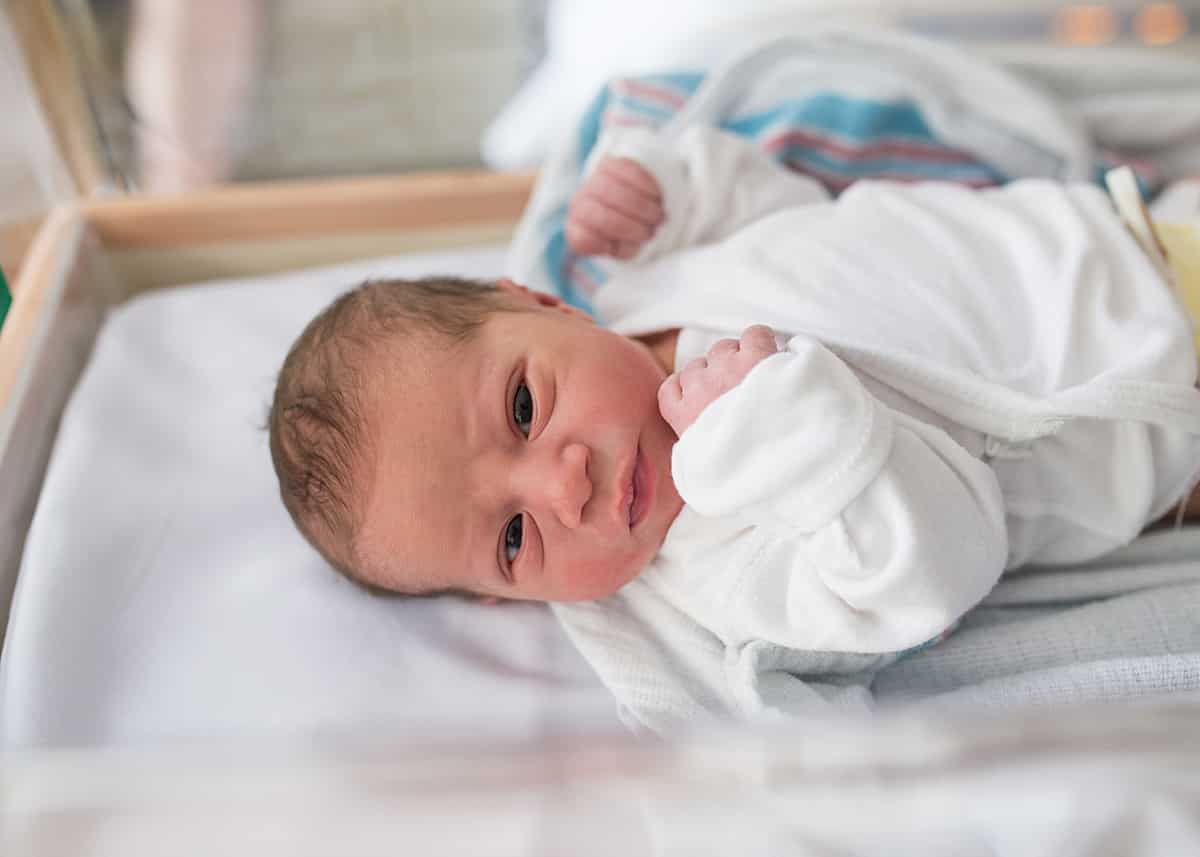 5 Tips For Taking Your Own Newborn Photos At The Hospital